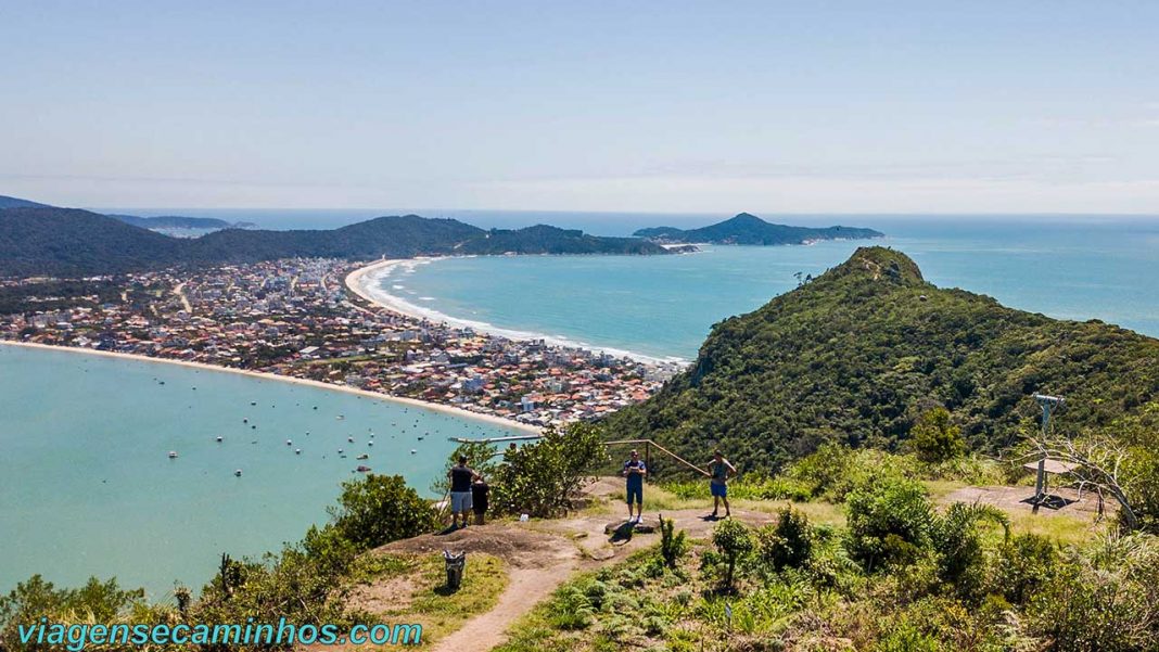 Praias de Bombinhas SC: 21 praias e dicas de trilhas - Viagens e Caminhos