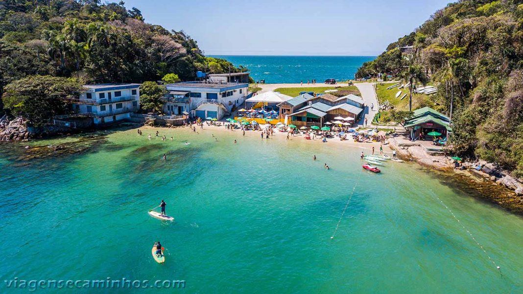 Praias de Bombinhas SC: 21 praias e dicas de trilhas - Viagens e Caminhos