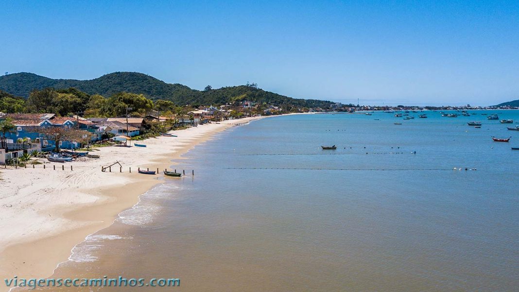 Praias de Bombinhas SC: 21 praias e dicas de trilhas - Viagens e Caminhos