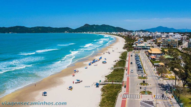 Praias de Bombinhas SC: 21 praias e dicas de trilhas - Viagens e Caminhos