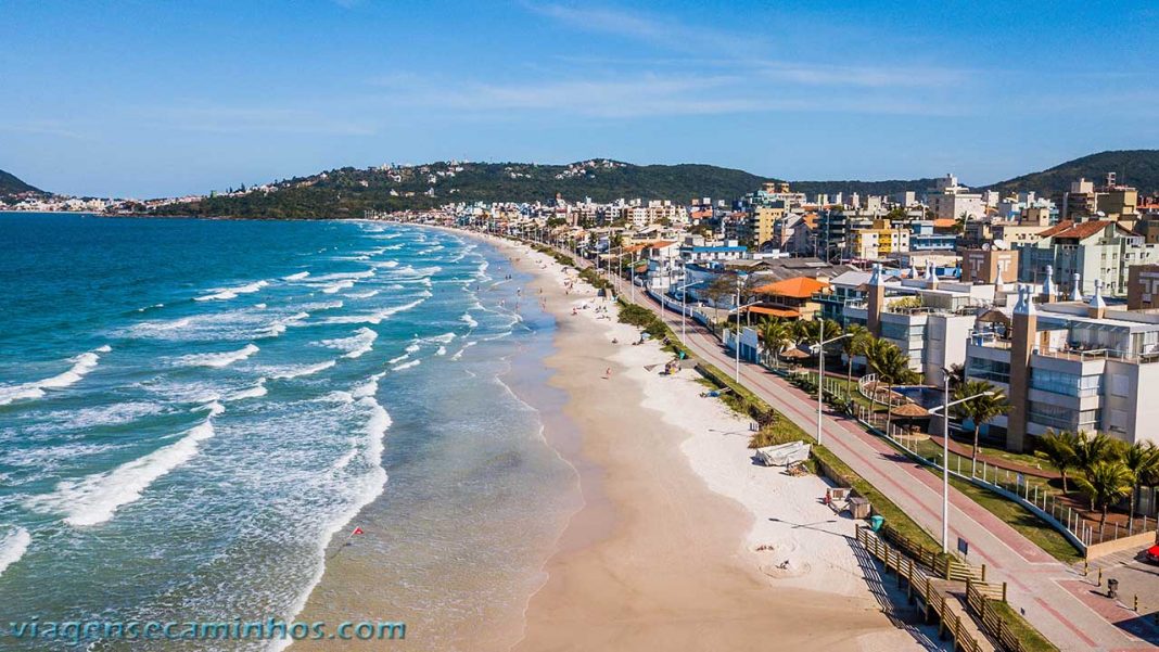 Praias de Bombinhas SC: 21 praias e dicas de trilhas - Viagens e Caminhos