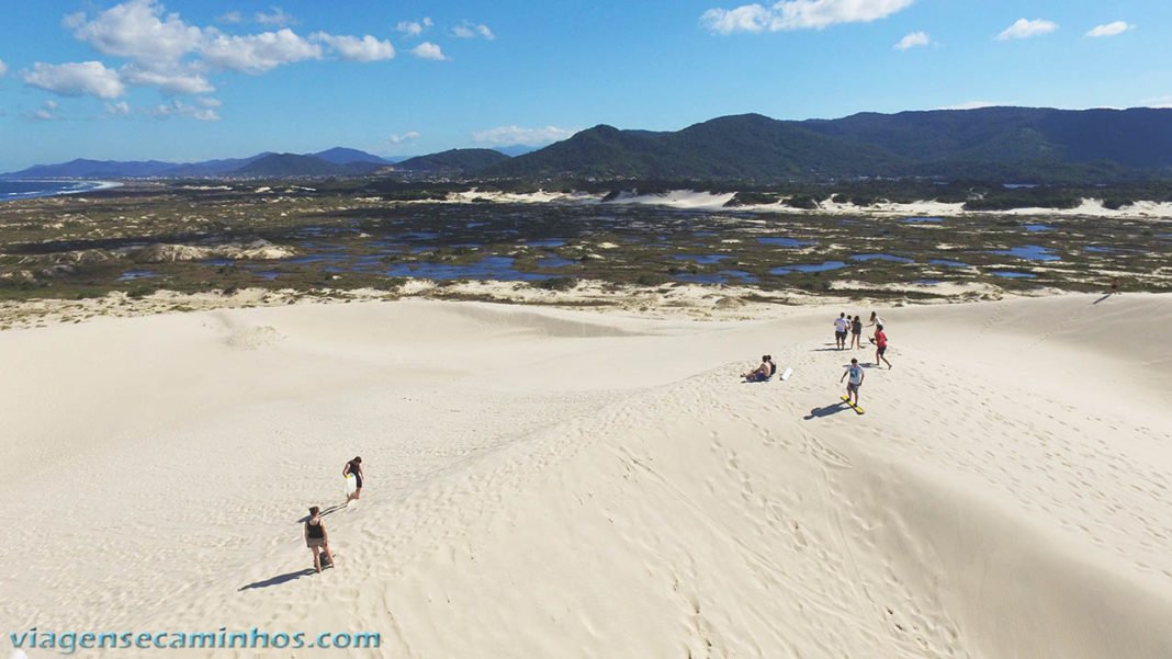 Praia da Joaquina - Florianópolis - Viagens e Caminhos