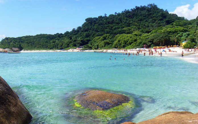 As 10 melhores praias de Florianópolis - Viagens e Caminhos