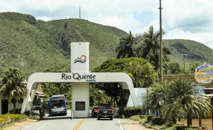 Rio Quente - Maior rio de água quente do mundo - Viagens e Caminhos