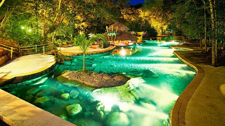 Rio Quente - Maior rio de água quente do mundo - Viagens e Caminhos