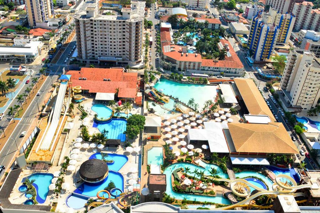 Conheça 6 parques aquáticos de Caldas Novas - Viagens e Caminhos