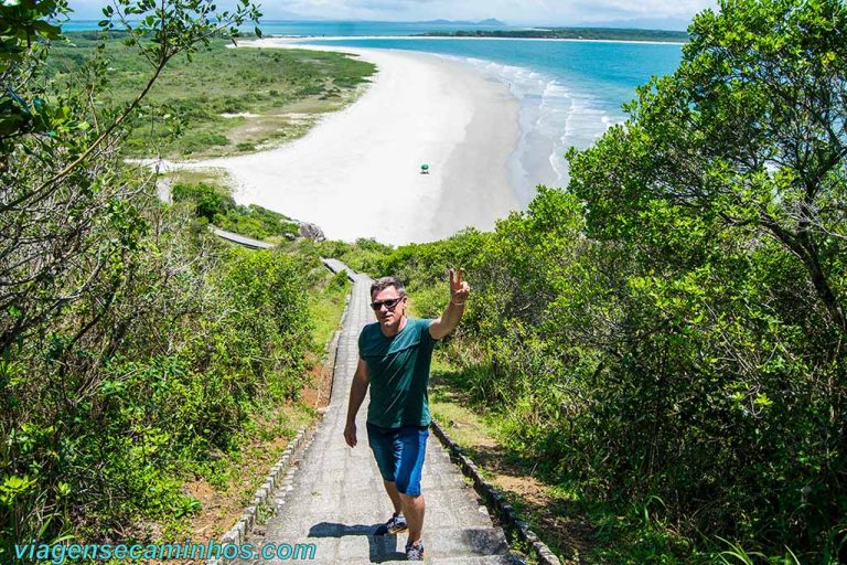 Ilha do Mel: Como chegar e o que fazer - Viagens e Caminhos