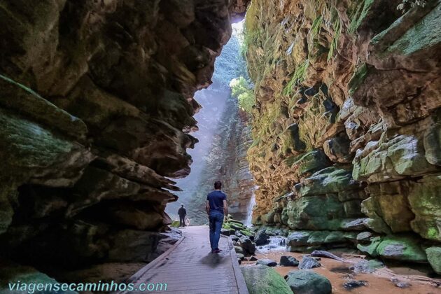 As 20 Cachoeiras mais bonitas do brasil - Viagens e Caminhos