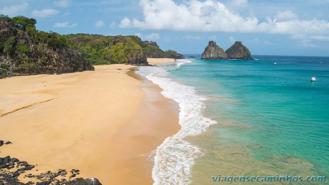 Praias de Fernando de Noronha - Viagens e Caminhos