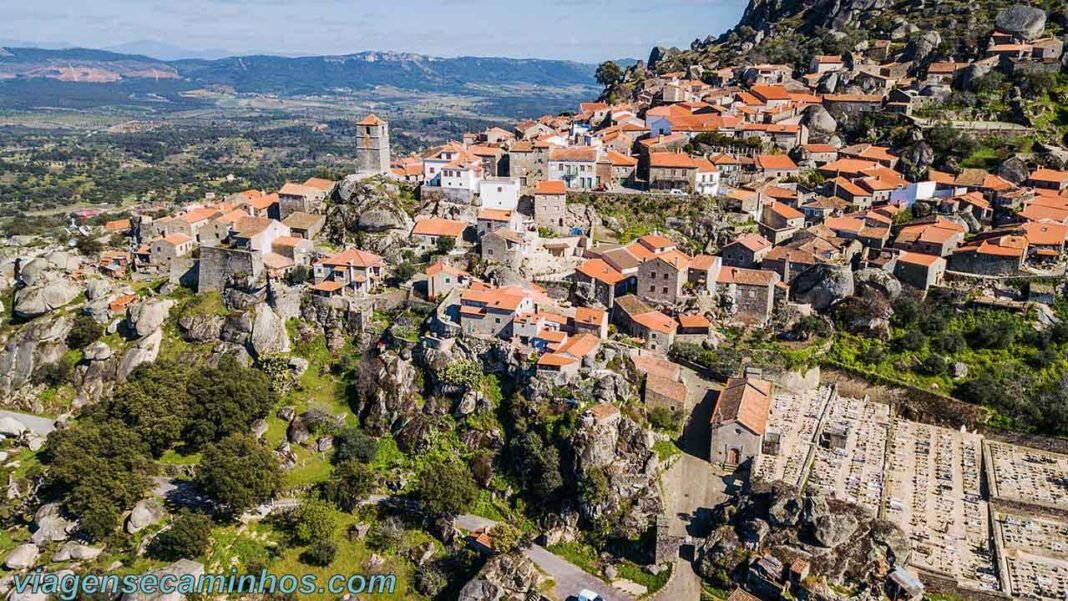 Monsanto, Portugal: a incrível cidade de pedra - Viagens e Caminhos