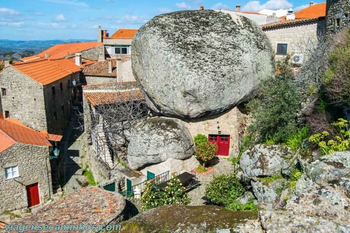 Monsanto, Portugal: a incrível cidade de pedra - Viagens e Caminhos