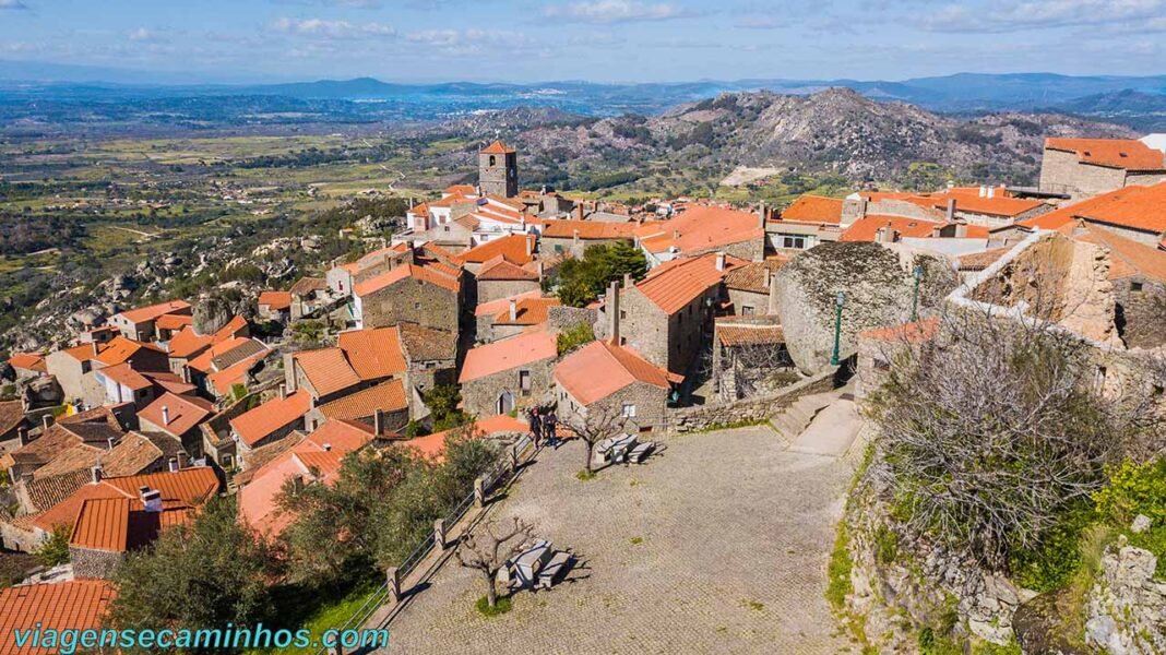 Monsanto, Portugal: a incrível cidade de pedra - Viagens e Caminhos