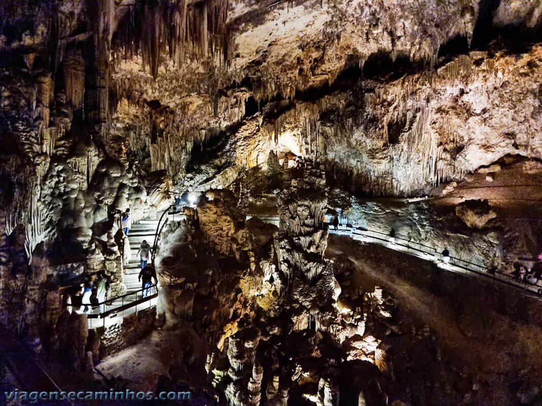 Cuevas de Nerja - Espanha: Conheça esta imensa caverna repleta de ...