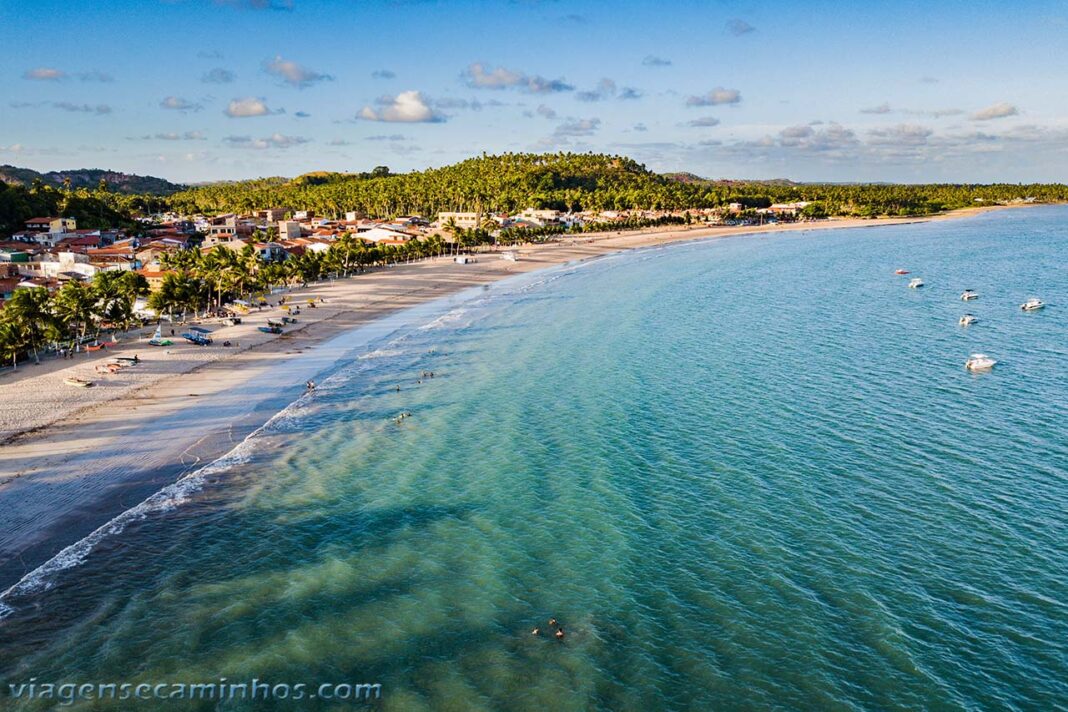 Praia de Japaratinga AL: Onde fica e o que fazer - Viagens e Caminhos
