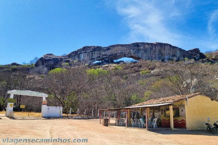 Pedra Furada de Venturosa: o incrível arco de Pernambuco - Viagens e ...