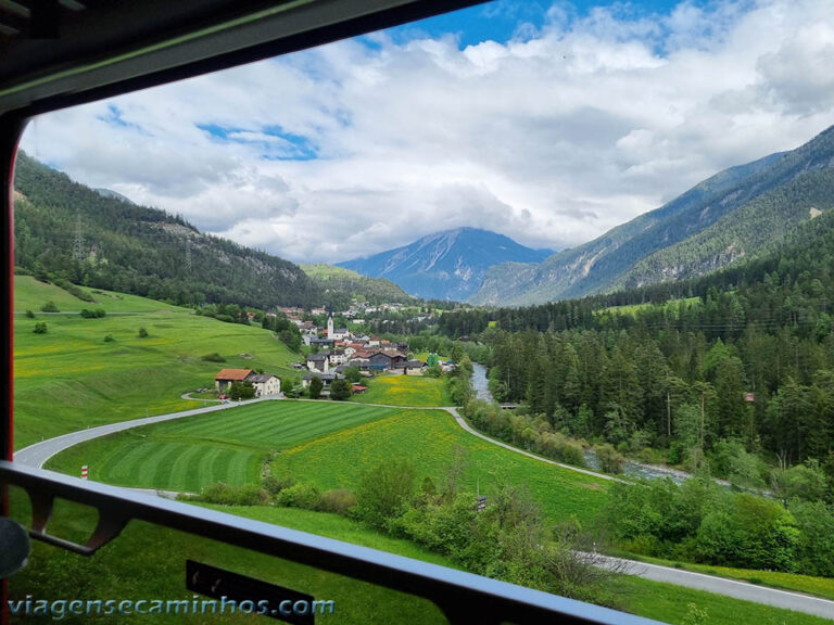 Bernina Express: passeio de trem nos Alpes Suíços saindo de Milão ...
